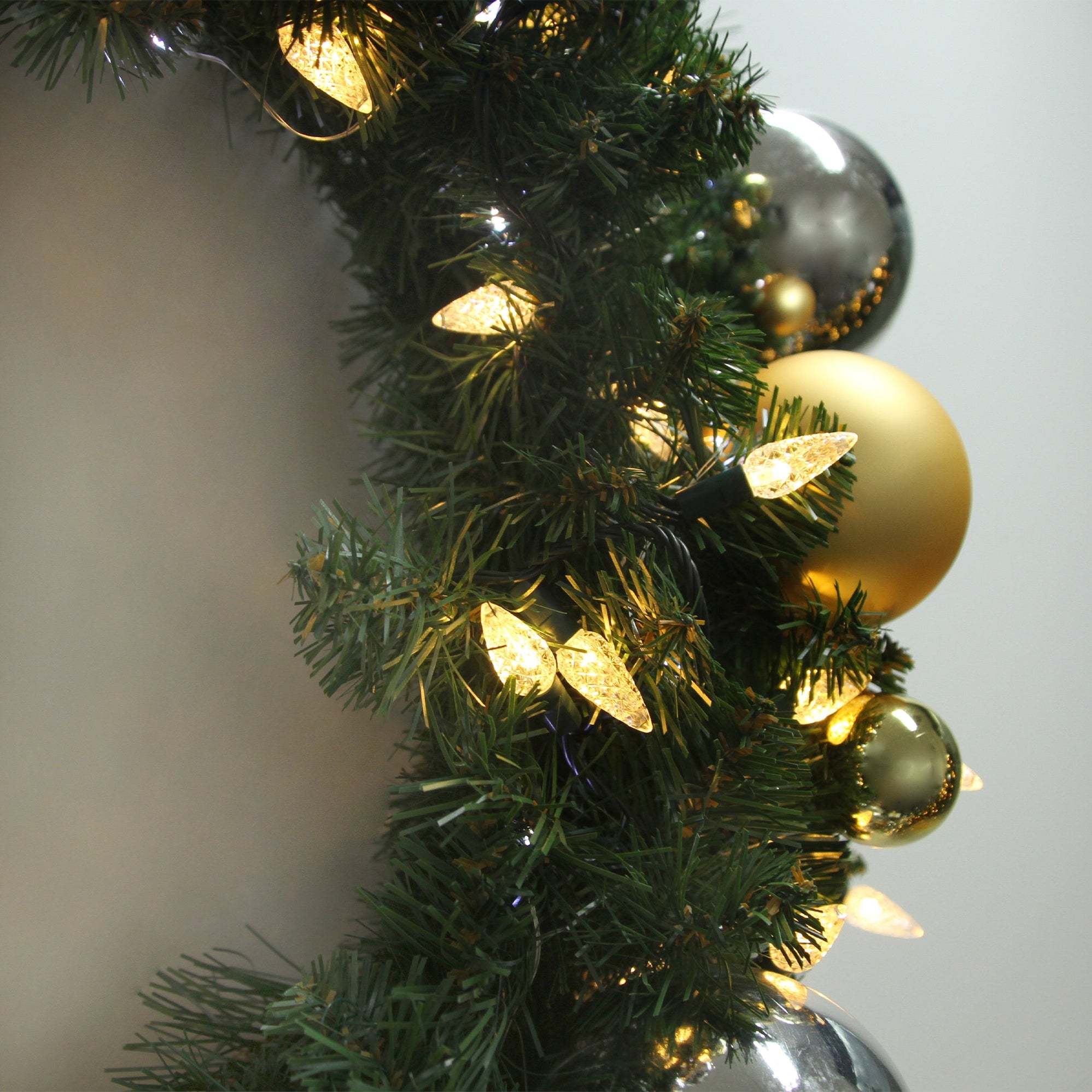C6 Pinecone 200 LEDs Connectable String Lights - 3 Colour Options ...